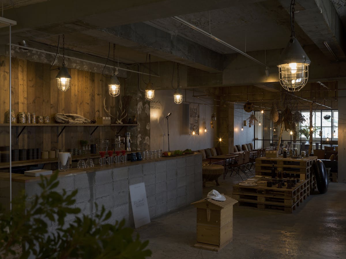 【札幌駅13分／CAFE PHYSICAL】飲食の伴う撮影や展示会、ローンチパーティやワークショップに最適な隠れ家的なカフェスペース｜ショップ ...